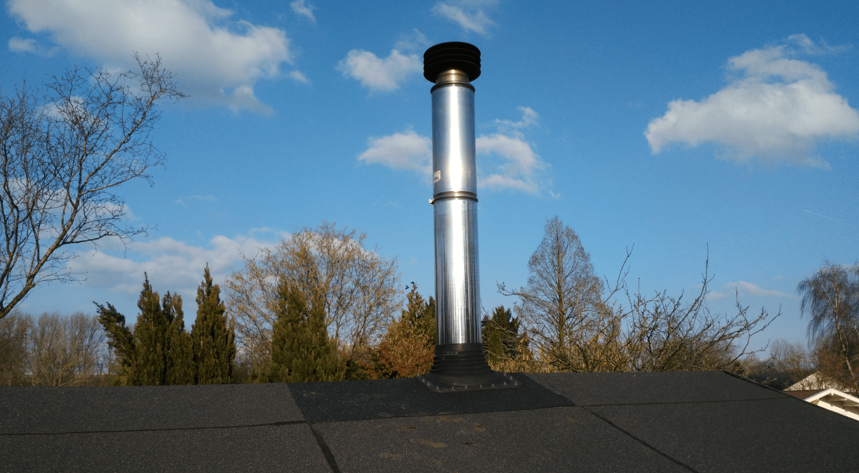 Dakdoorvoer voor een rookkanaal of kachelpijp